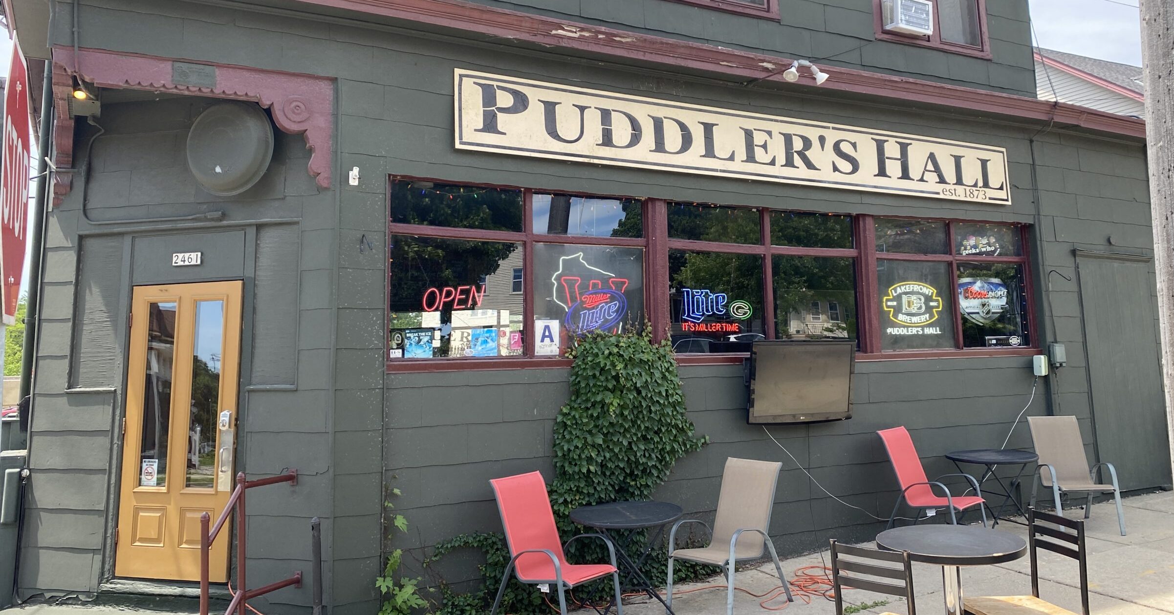 10 Milwaukee Dive Bars (with Dives of Wisconsin) | HashtagMKE